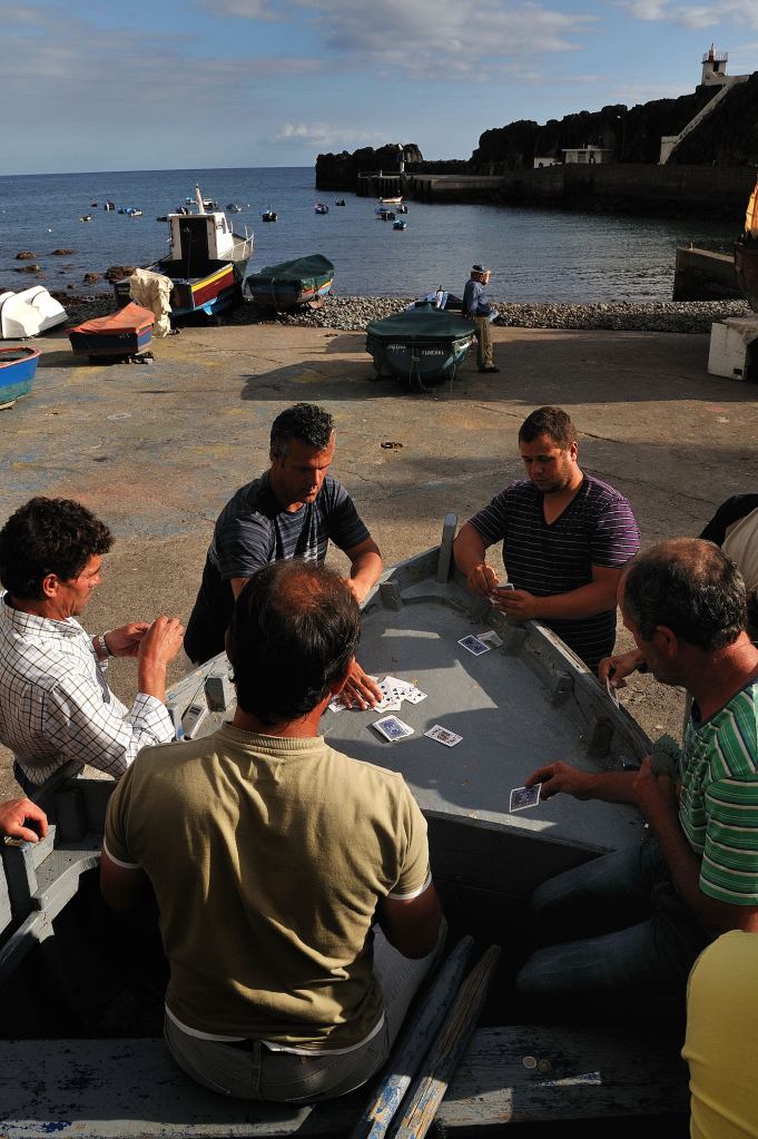 Voir – Partie de cartes à Madère | Photophonique